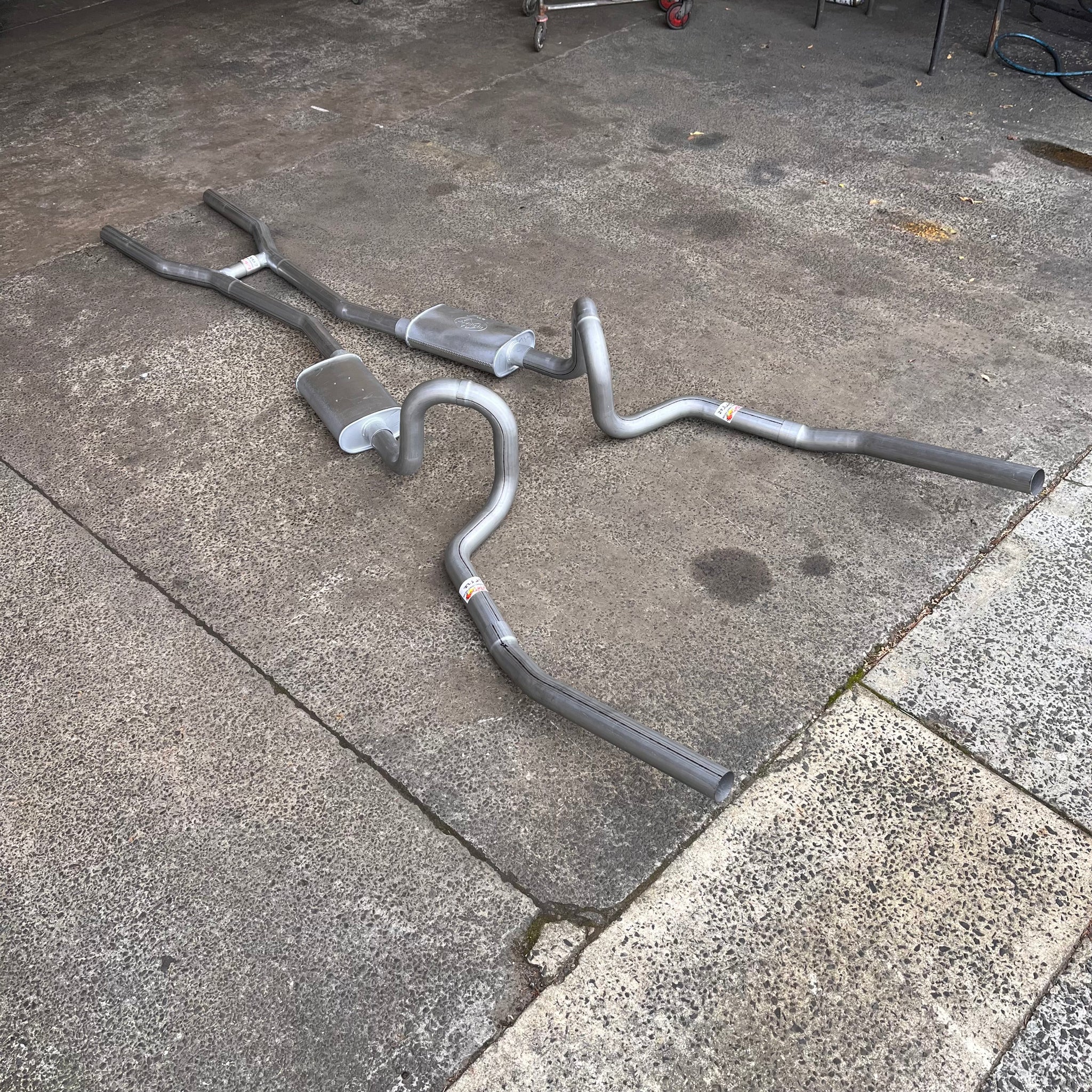 Holden HQ, HJ, HZ, HX (V8) Sedan 2 1/2" Mandrel bent Extractor back Du ...